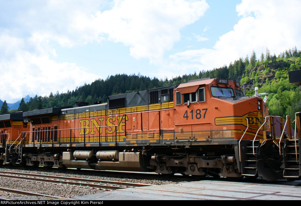 BNSF 4187